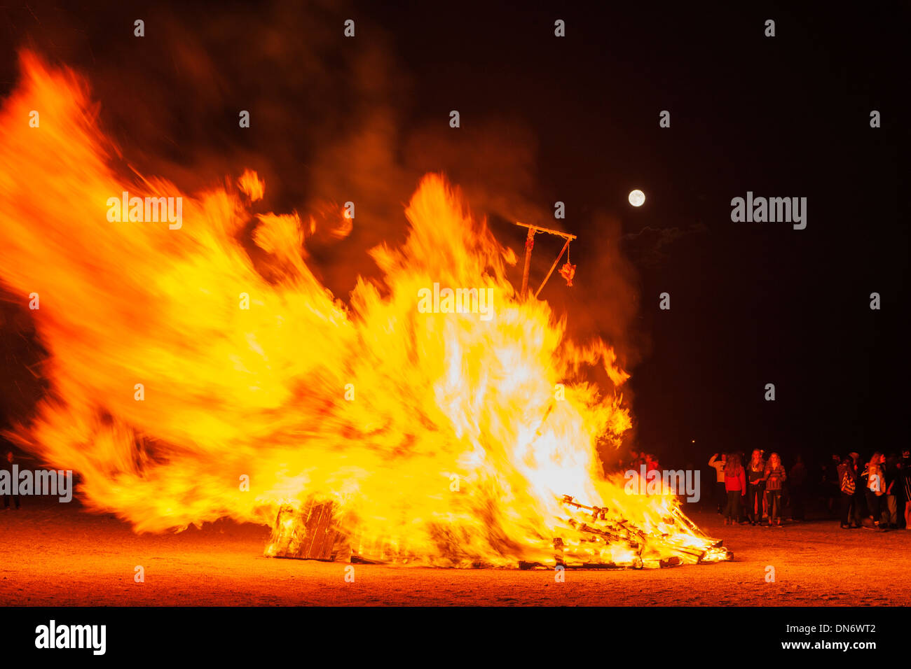 High school students gather for annual autumn pep rally and bonfire ...
