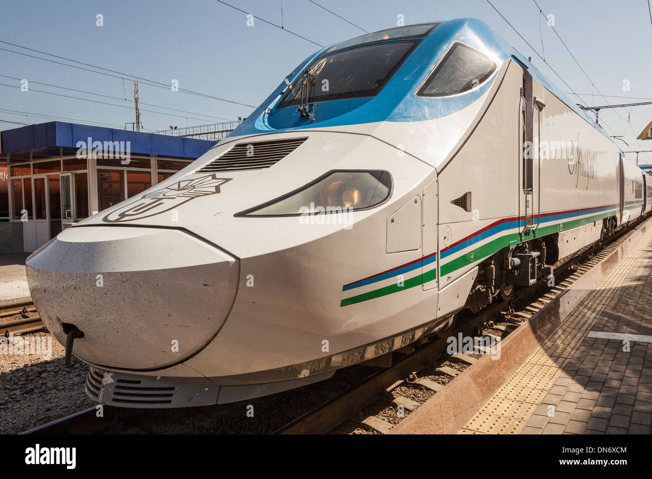 Afrosiyob Samarkand to Tashkent fast train, Samarqand railway station ...