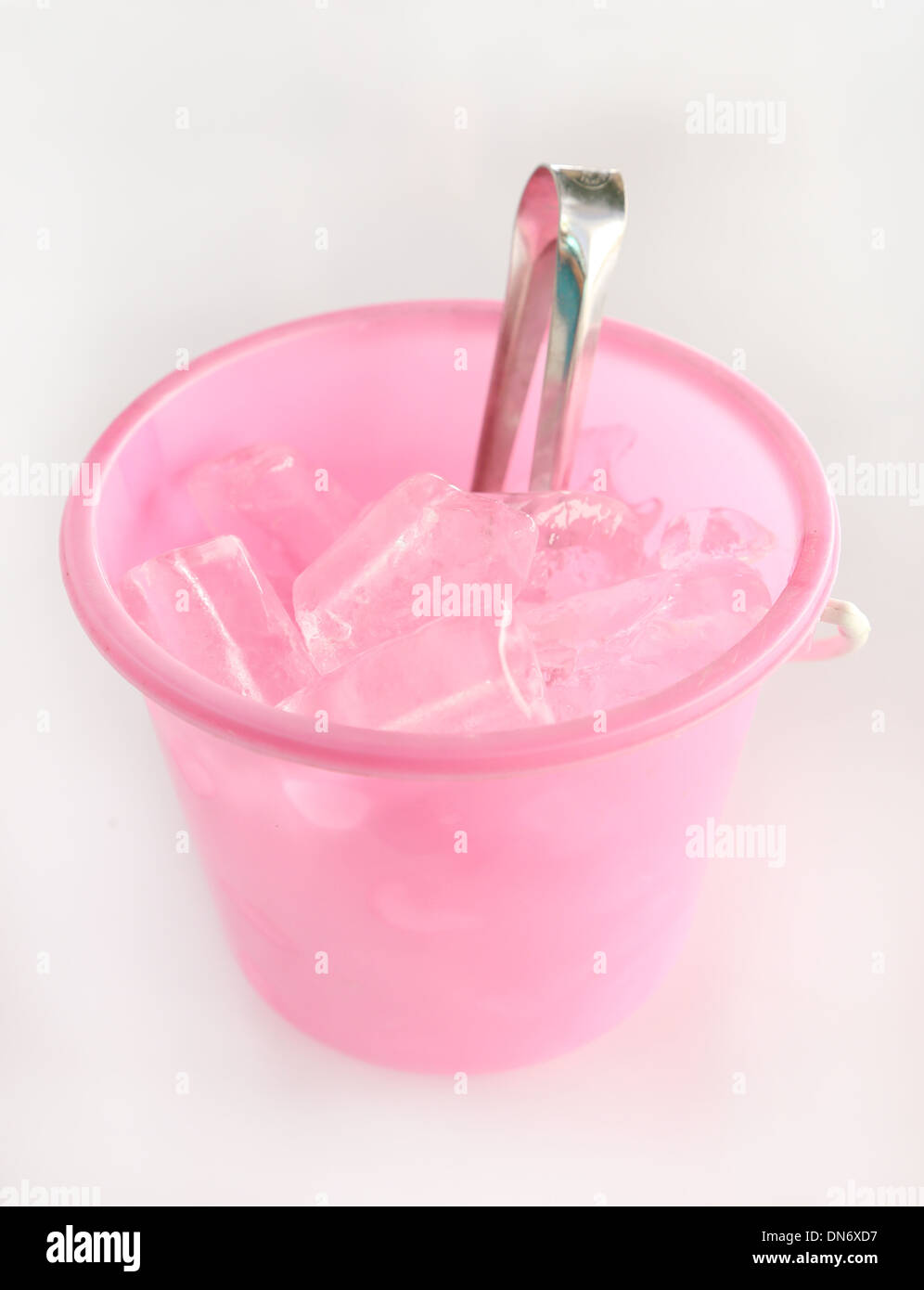 Plastic bucket of ice hi-res stock photography and images - Alamy