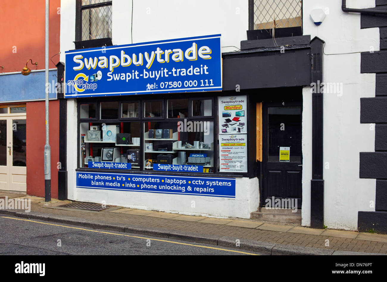 Swap shop hi-res stock photography and images - Alamy