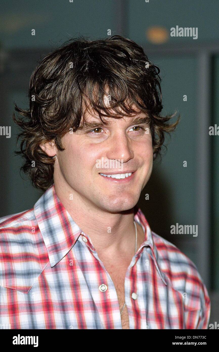 Oct. 7, 2002 - Hollywood, CA, USA - K26558TR - 'BELOW' MOVIE PREMIERE ...