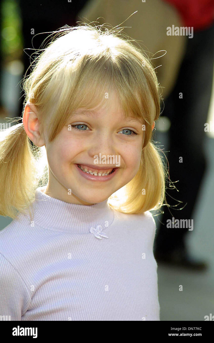 Dec. 8, 2002 - Hollywood, CALIFORNIA, USA - K27915TR WORLD PREMIERE OF ...