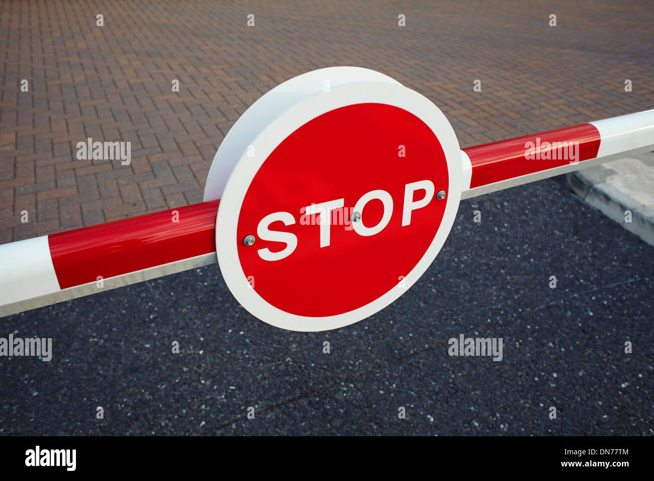 Gate Entrance Signs With Stop Arm