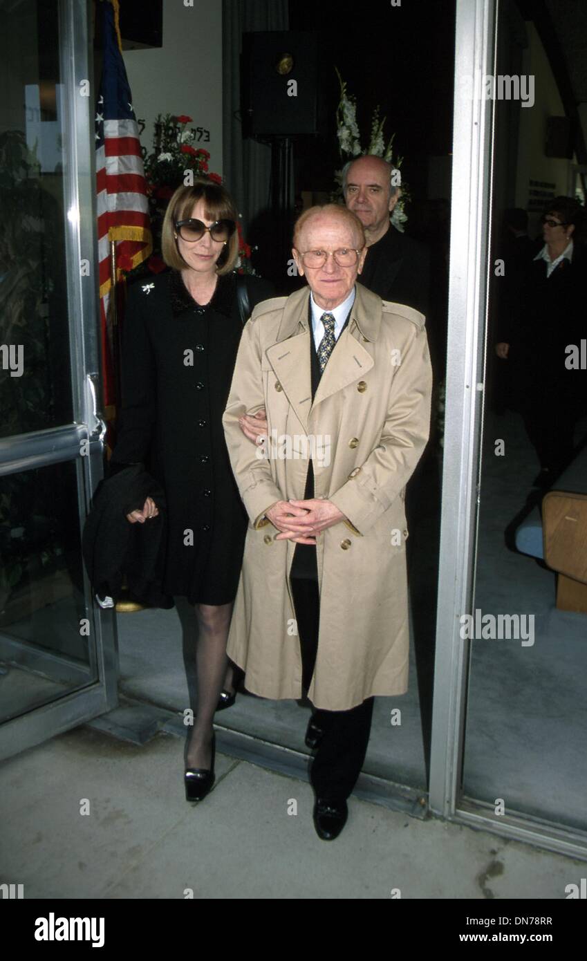 Apr. 2, 2002 - Hollywood, CA, USA - K24571MR: MILTON BERLE FUNERAL ...