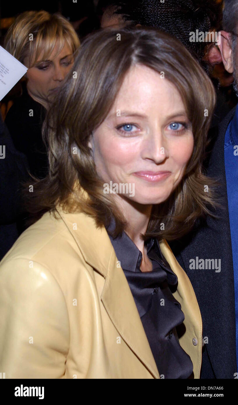 Dec. 3, 2002 - Los Angeles, CALIFORNIA, USA - JODIE FOSTER AND DATE ...