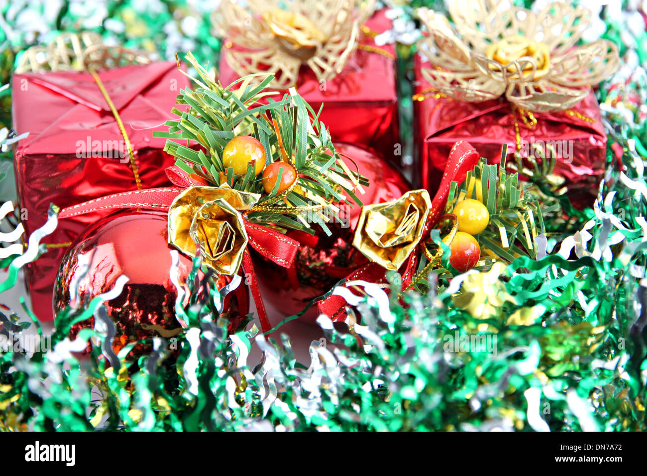 Green christmas gift box hi-res stock photography and images - Alamy
