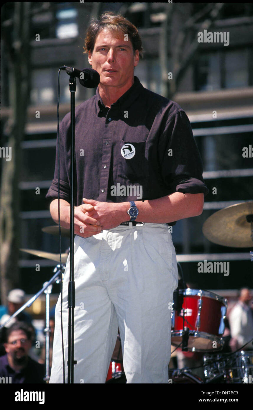 Apr. 21, 1995 - K1309WW.KEEP IT CLEAN RALLY CHRISTOPHER REEVE 04/21 ...