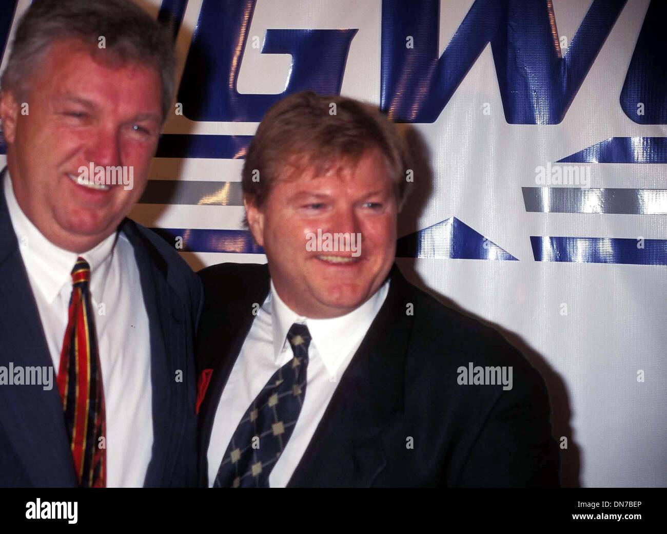 May 20, 1997 - K8825WW.KING WORLD SIGNS ROSEANNE TO TALK SHOW.ROGER ...