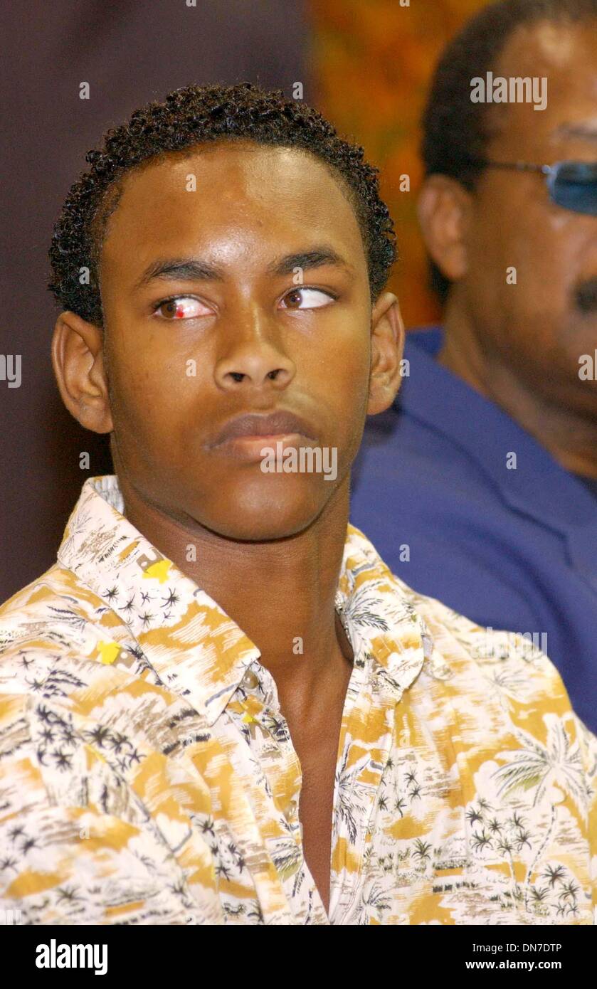 July 20, 2002 - Los Angeles, CALIFORNIA, USA - JOHNNIE COCHRAN ATTENDS ...