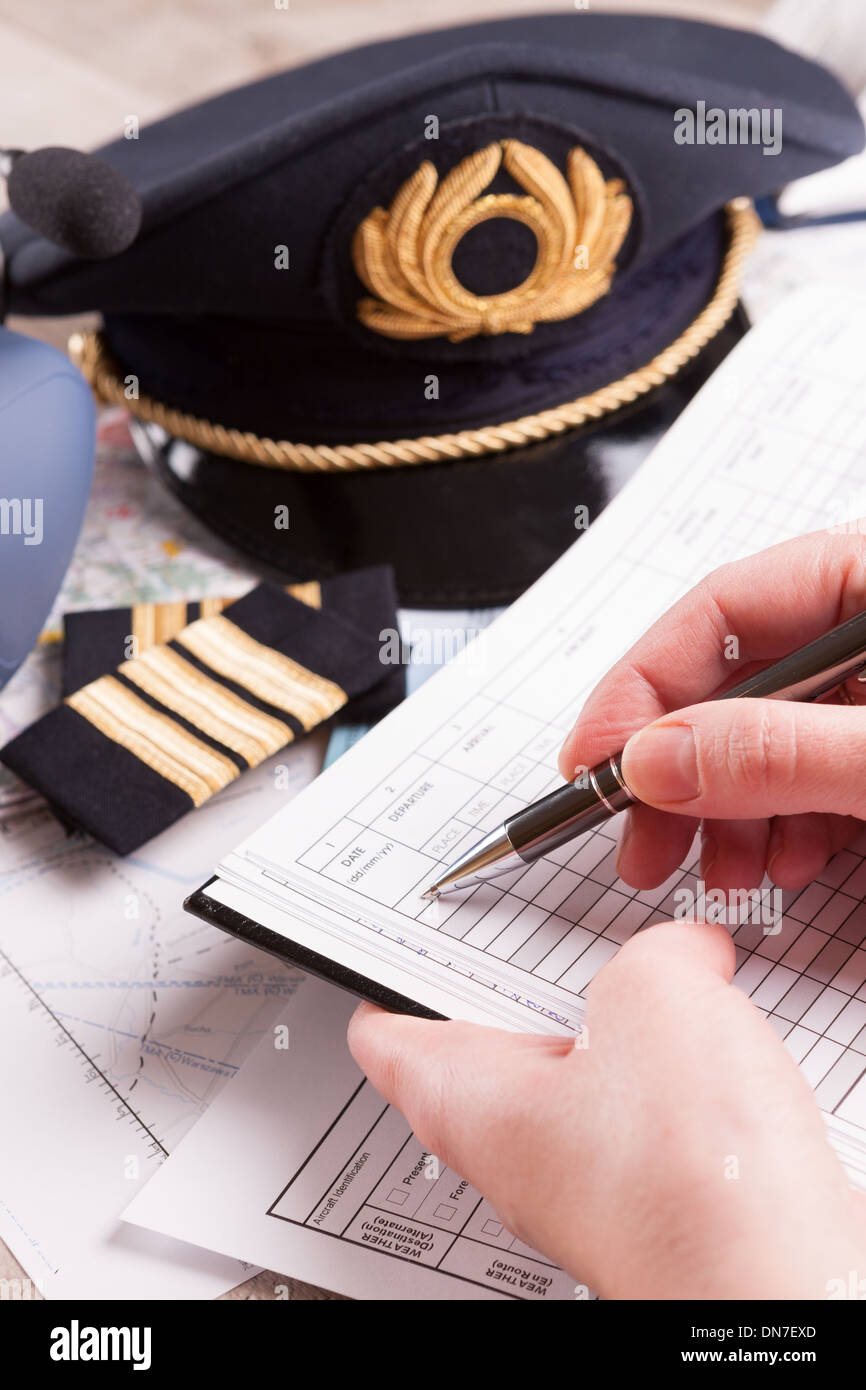 Pilot navigate maps hi-res stock photography and images - Alamy