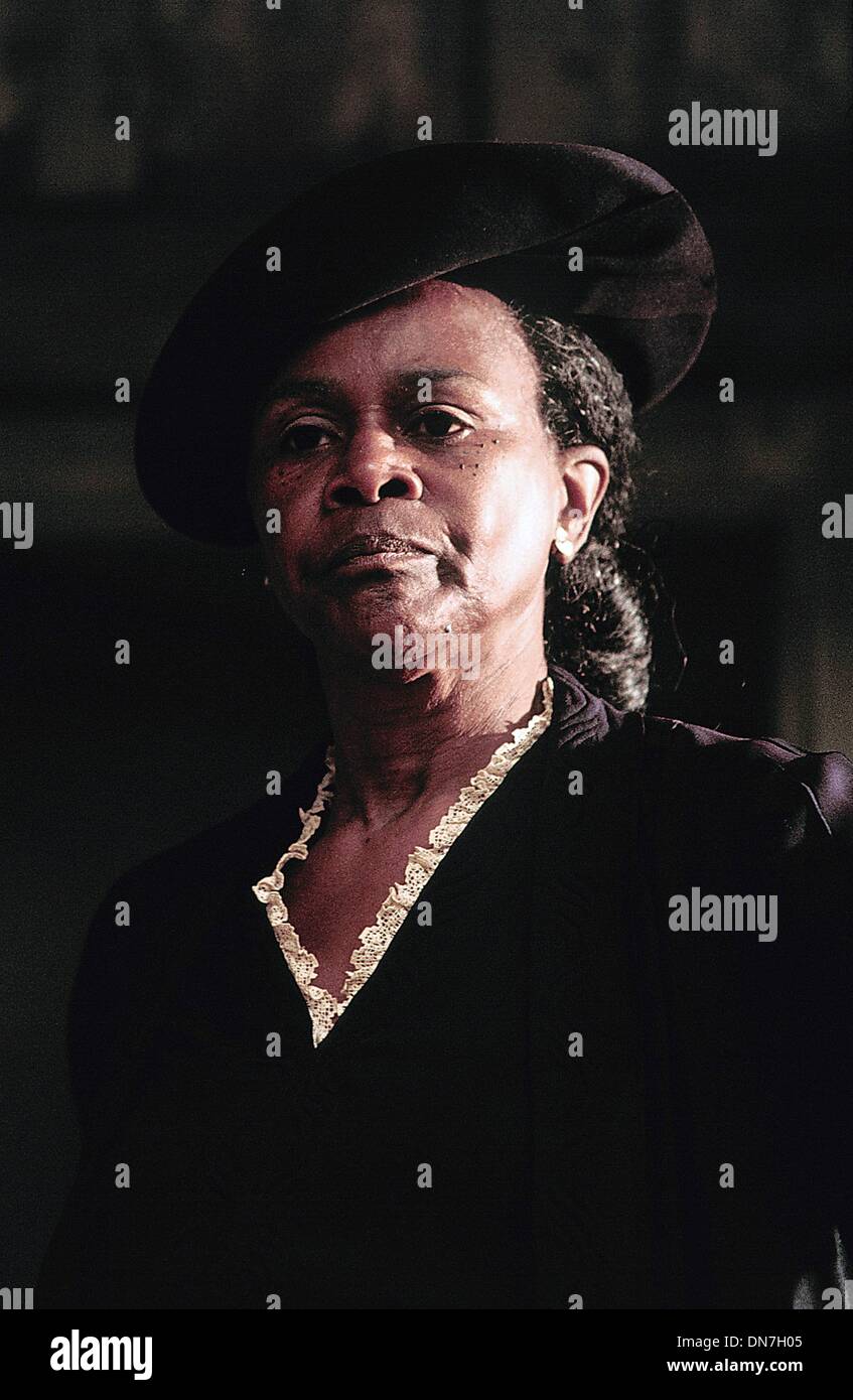 Cicely tyson 1998 hi-res stock photography and images - Alamy