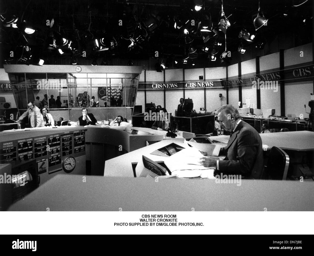 Feb. 19, 2001 - CBS NEWS ROOM.WALTER CRONKITE . SUPPLIED BY DM/(Credit ...