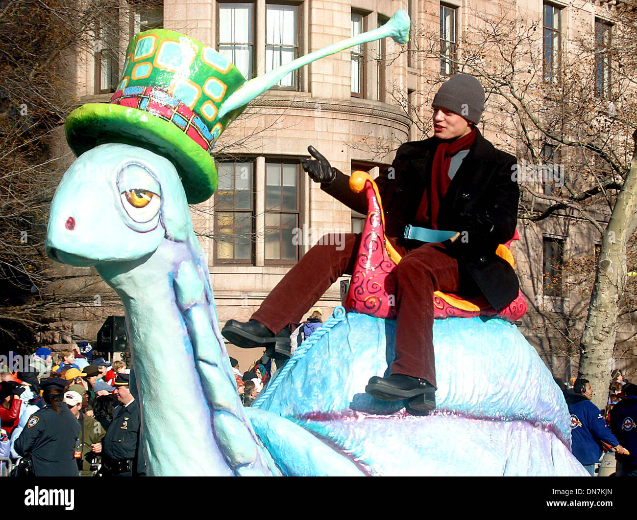 Macy's thanksgiving day parade 2002 hi-res stock photography and images ...