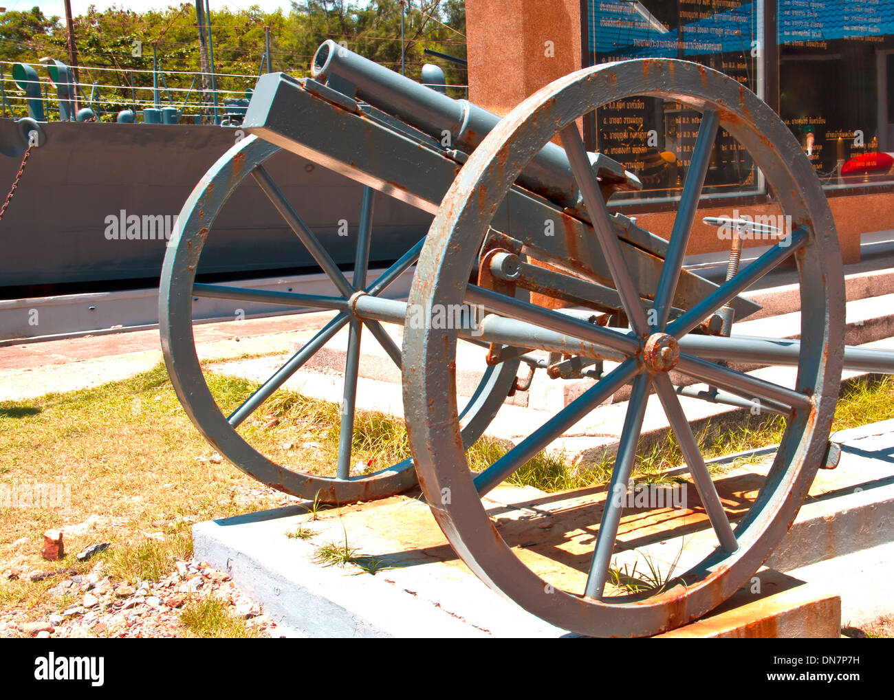 Antique guns hi-res stock photography and images - Alamy