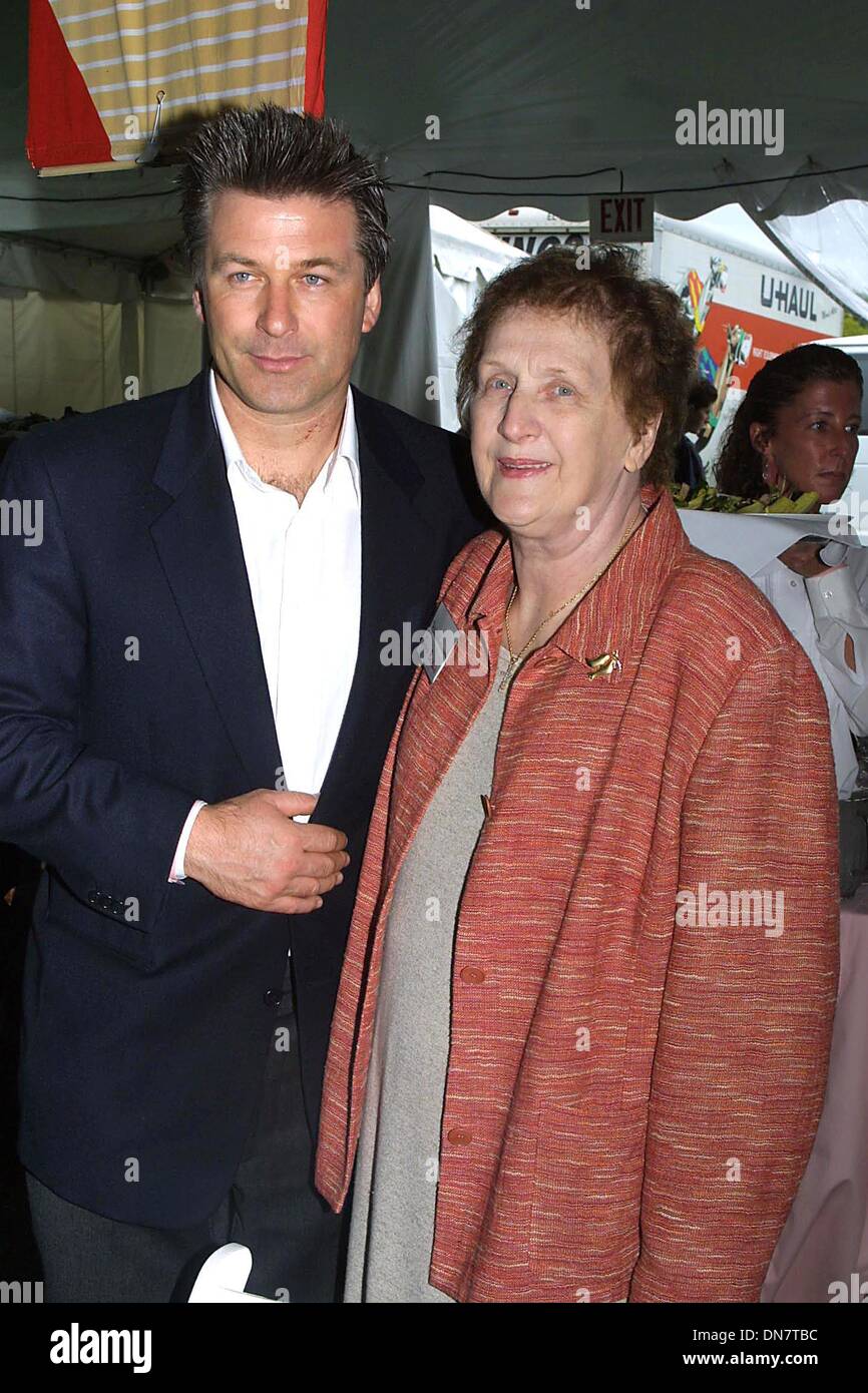 Alec baldwin carol m baldwin 2002 hi-res stock photography and images ...
