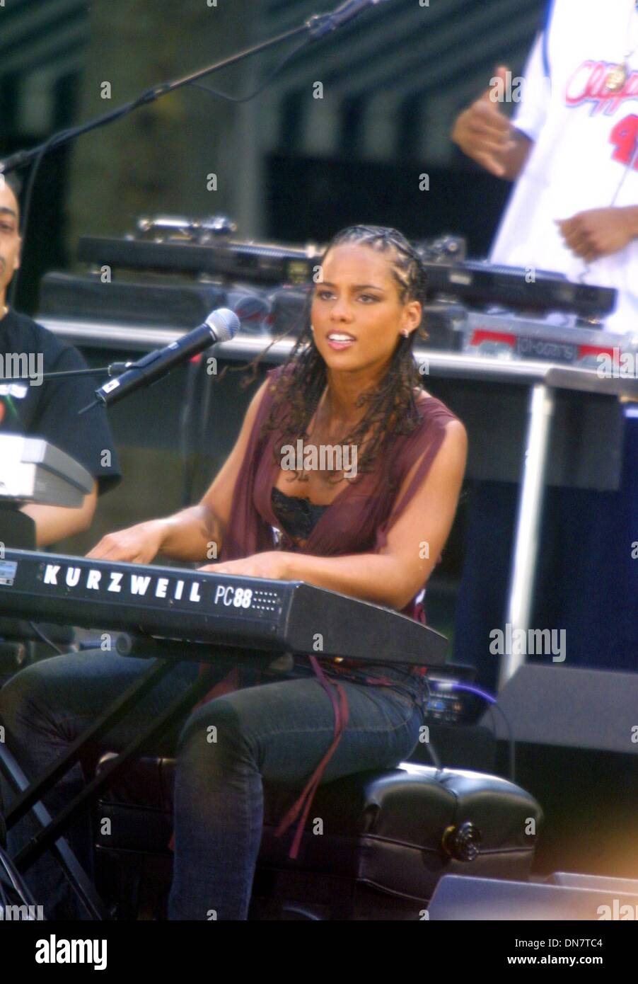 Alicia keys 2002 hi-res stock photography and images - Alamy