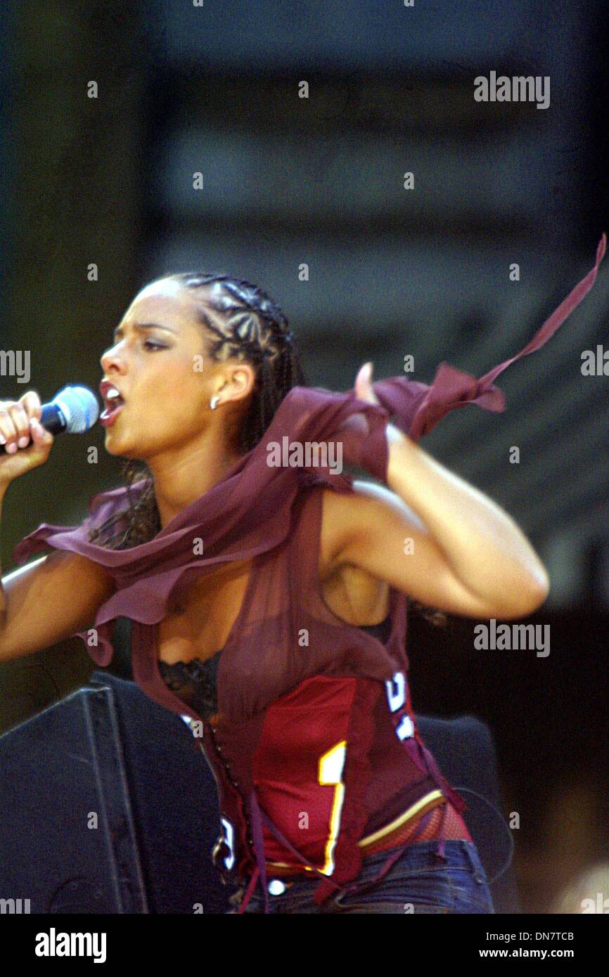 May 31, 2002 - K25189JBB ALICIA KEYS PERFORMS ON .ABCS GOOD MORNING ...