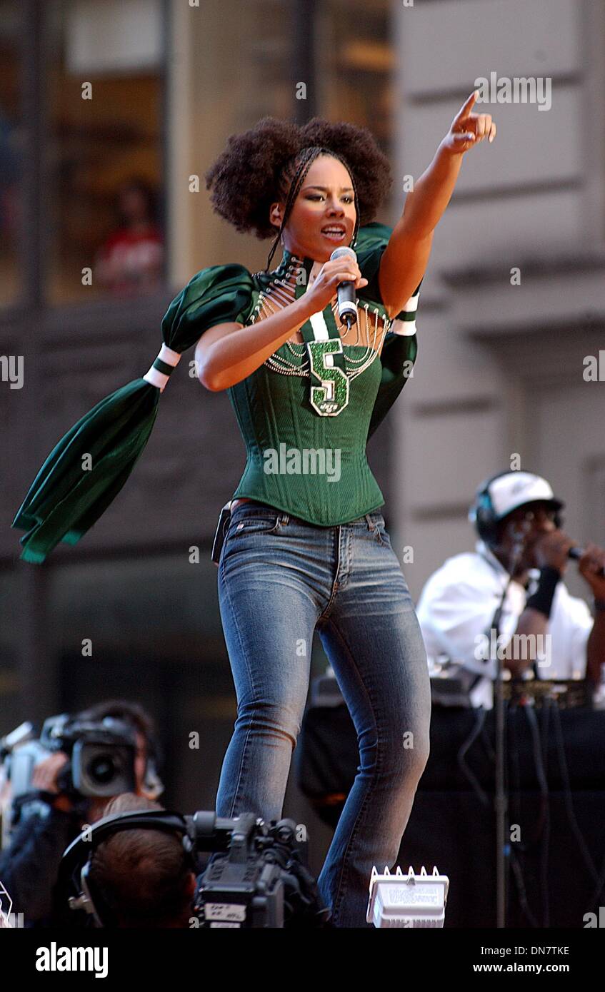 Alicia keys 2002 hi-res stock photography and images - Alamy