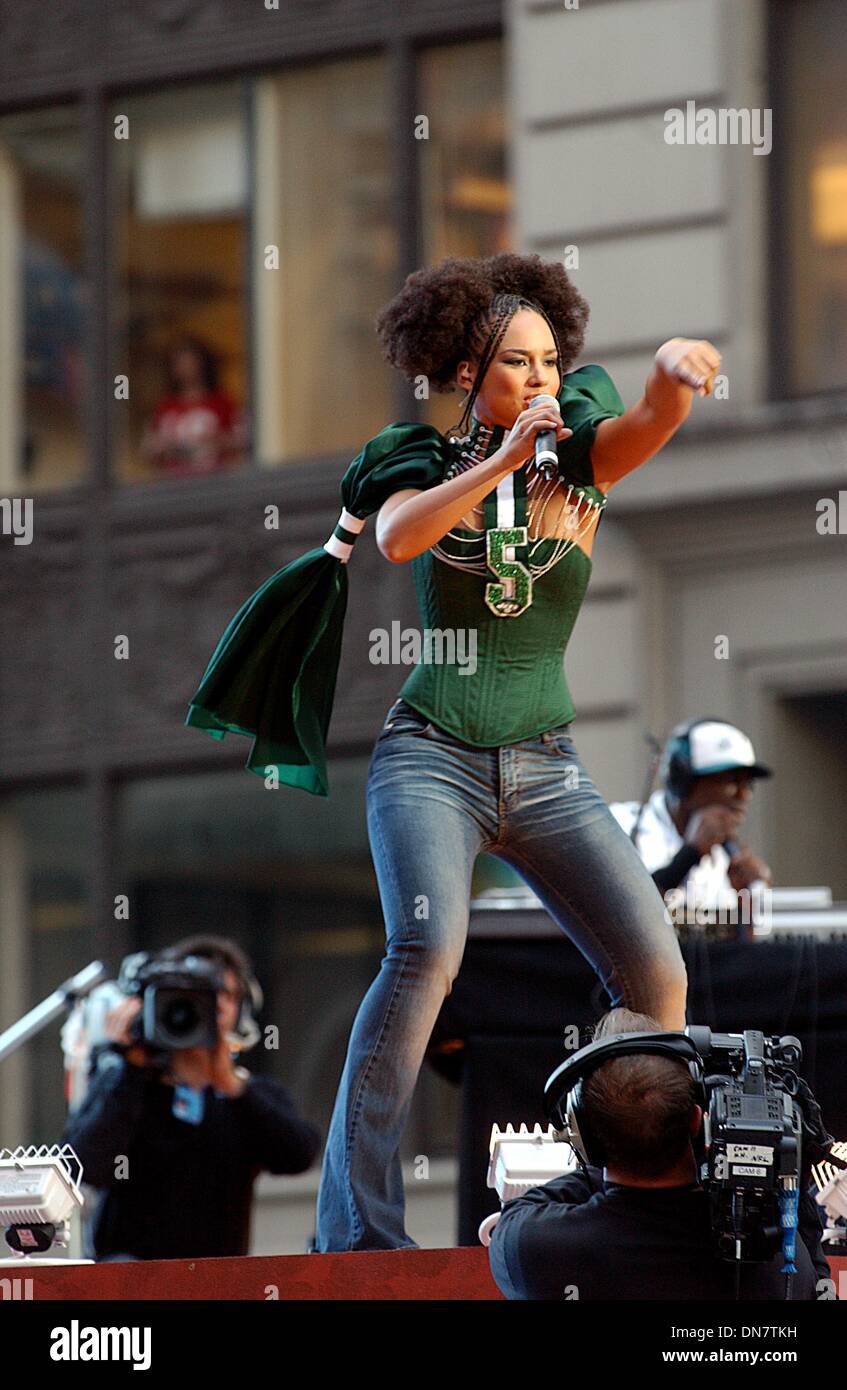 Alicia keys 2002 hi-res stock photography and images - Alamy