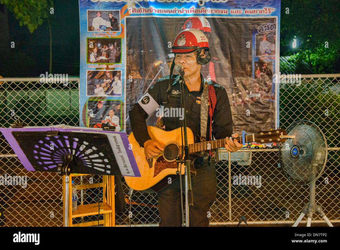 Singing policeman at the night market on Walking Street, Chiang Mai ...