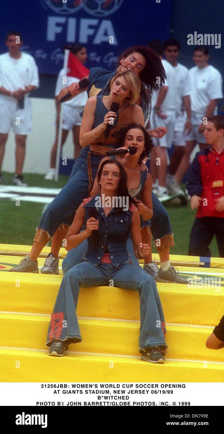 Women's world cup soccer 1999 hi-res stock photography and images - Alamy