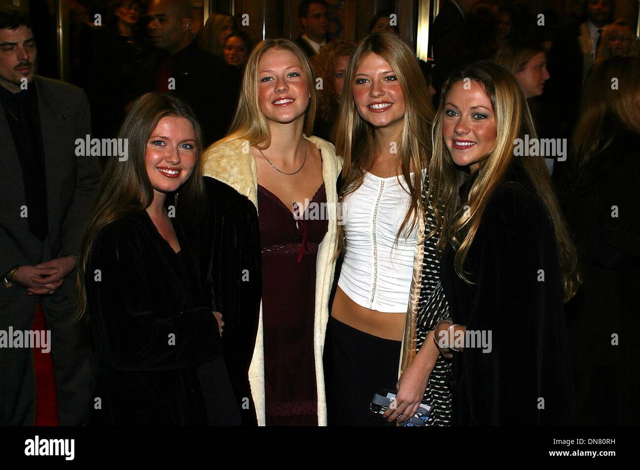 Lower manhattan 2002 hi-res stock photography and images - Alamy