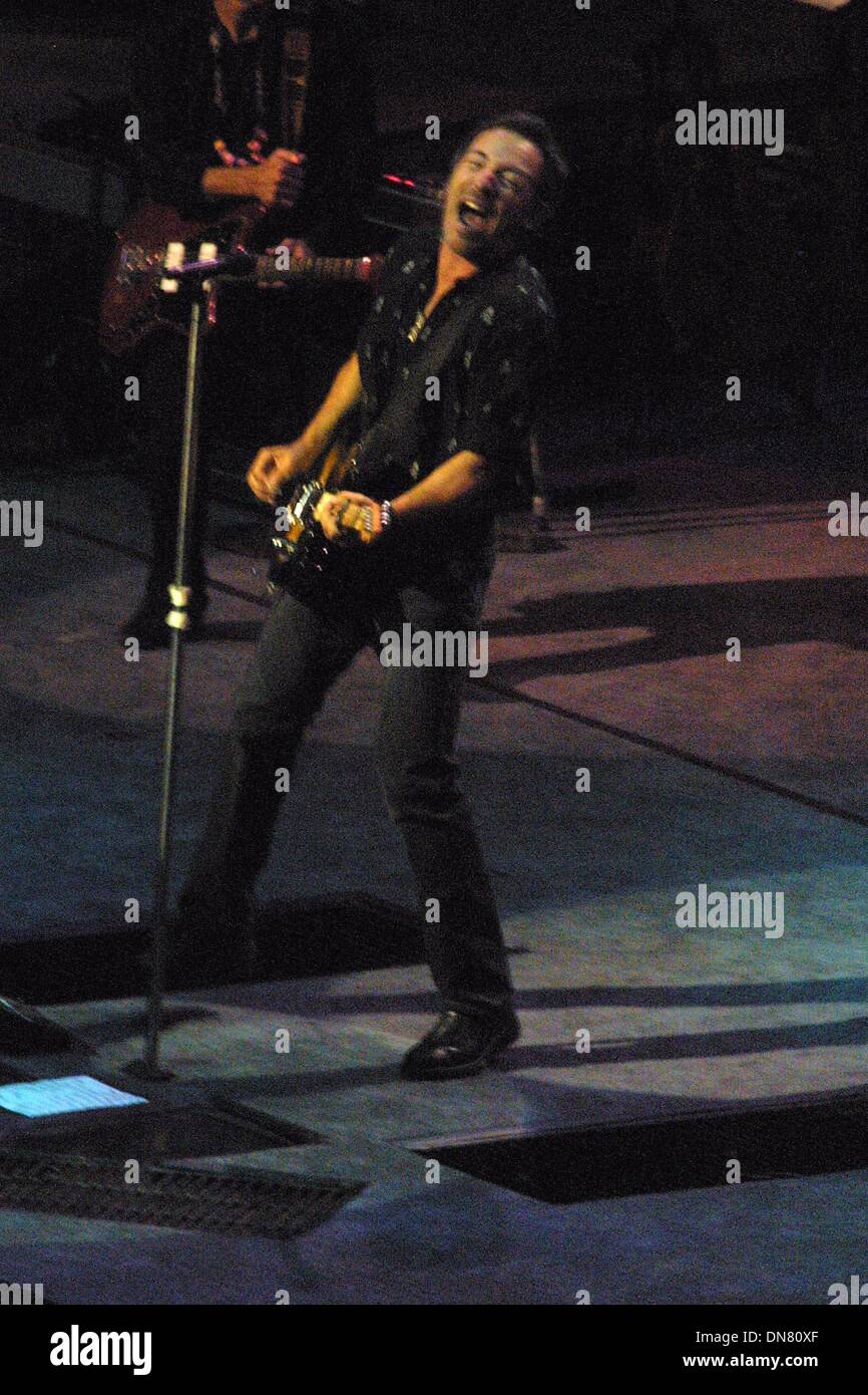 Bruce springsteen 1980 hi-res stock photography and images - Alamy