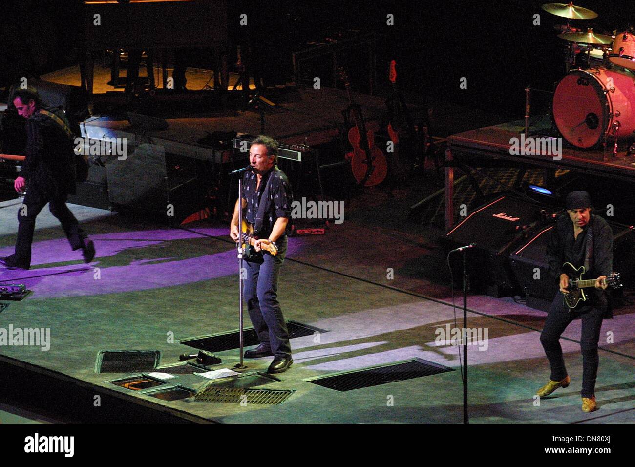 Bruce springsteen 12 8 1980 hi-res stock photography and images - Alamy