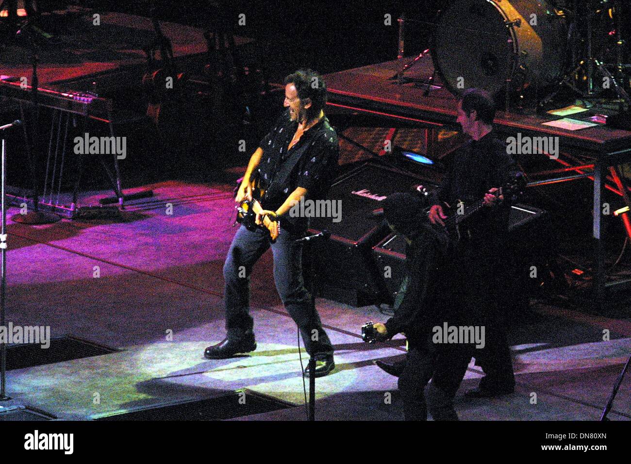 Bruce springsteen 12 8 1980 hi-res stock photography and images - Alamy