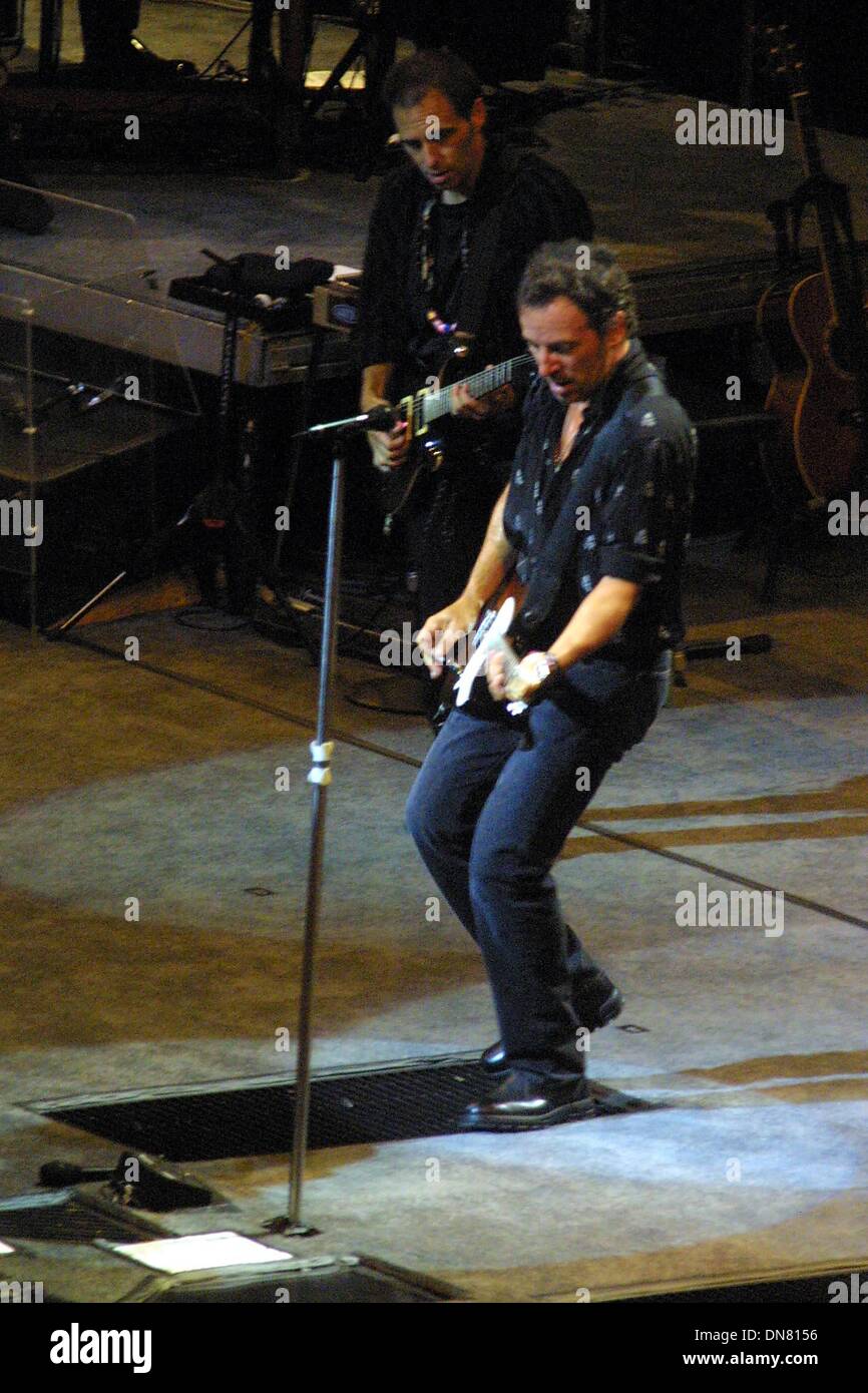 Bruce springsteen 1980 hi-res stock photography and images - Alamy