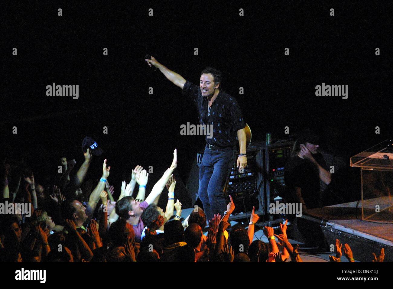 Jan. 1, 1980 - K25854JBB: 8/12/02.BRUCE SPRINGSTEEN AND THE E STREET ...