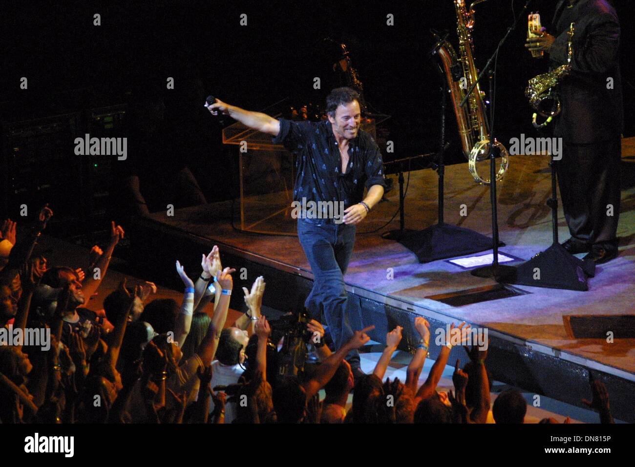 Bruce springsteen 1980 hi-res stock photography and images - Alamy