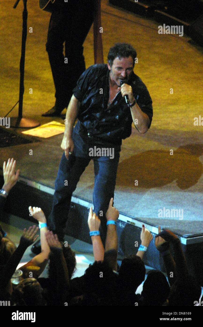 Bruce springsteen 1980 hi-res stock photography and images - Alamy