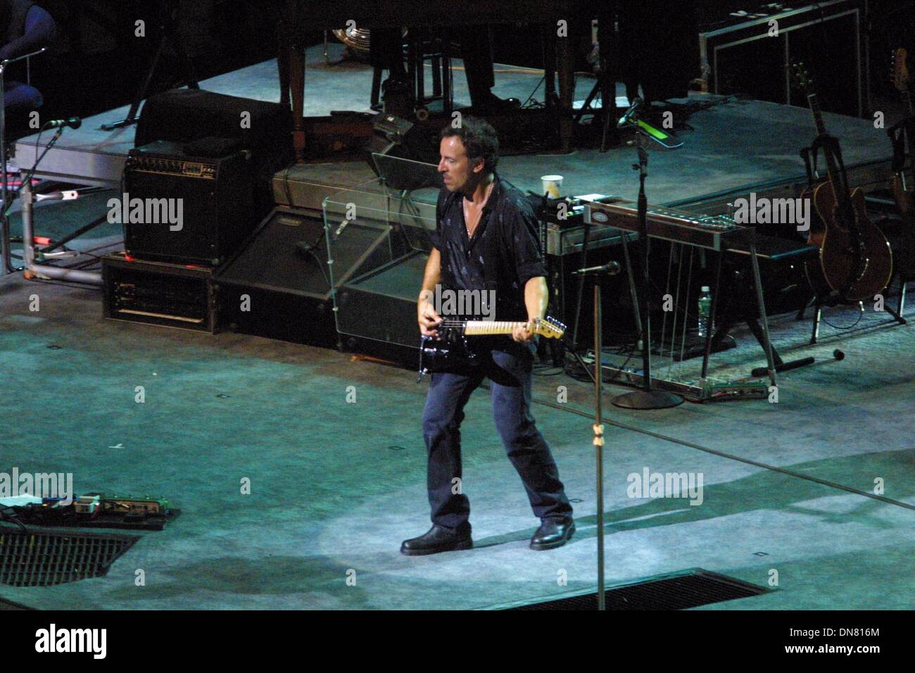 Bruce springsteen 12 8 1980 hi-res stock photography and images - Alamy