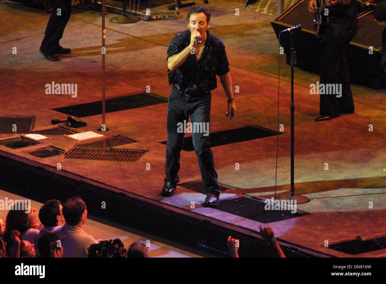 Jan. 1, 1980 - K25854JBB: 8/12/02.BRUCE SPRINGSTEEN AND THE E STREET ...