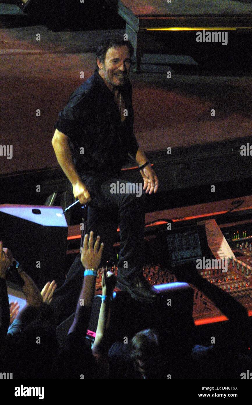 Bruce springsteen 1980 hi-res stock photography and images - Alamy
