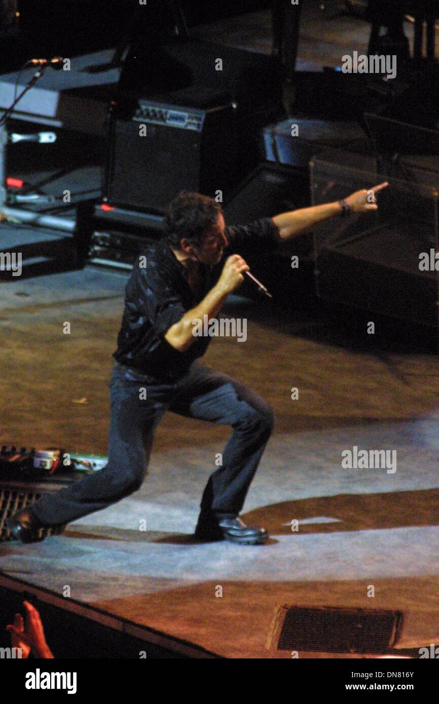 Bruce springsteen 1980 hi-res stock photography and images - Alamy