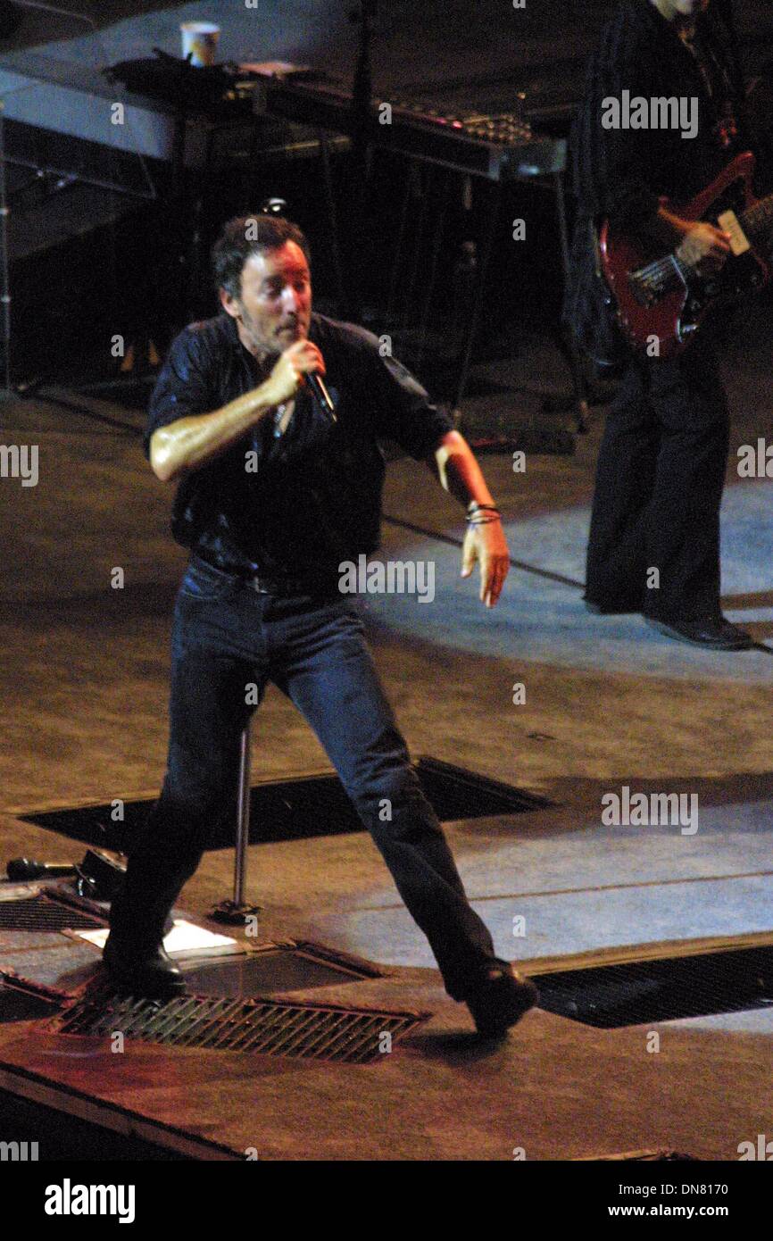 Bruce springsteen 1980 hi-res stock photography and images - Alamy