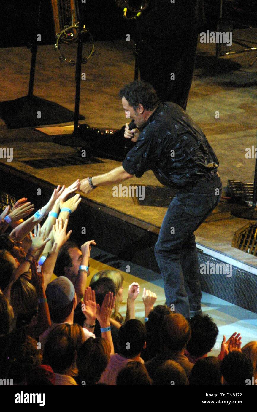 Bruce springsteen 1980 hi-res stock photography and images - Alamy