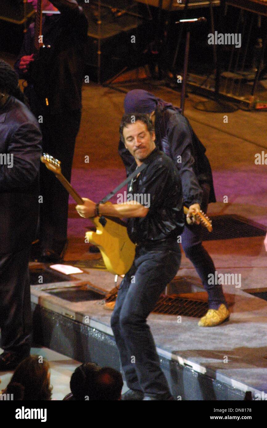 Bruce springsteen 1980 hi-res stock photography and images - Alamy