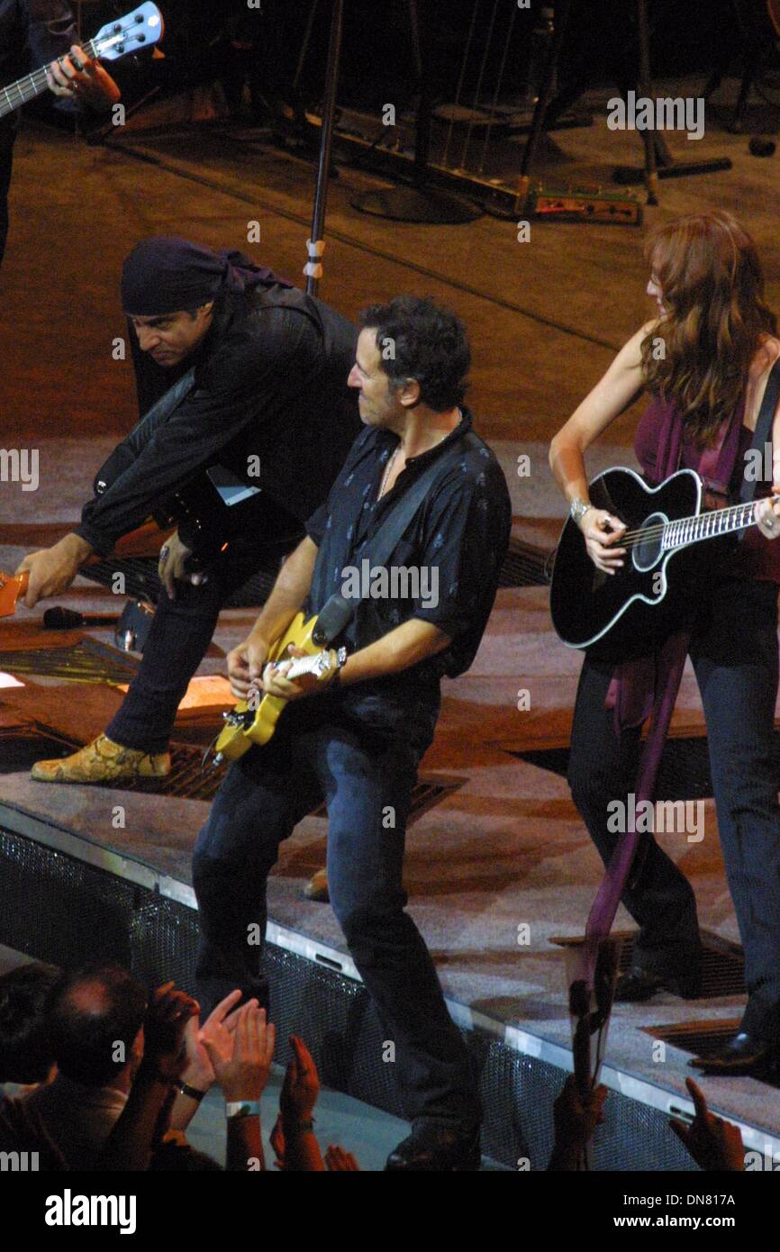 Bruce springsteen 1980 hi-res stock photography and images - Alamy