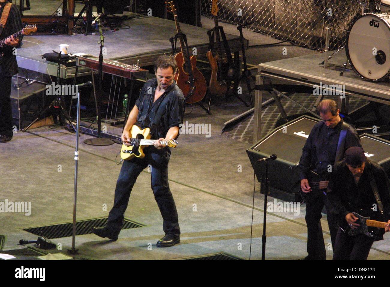 Bruce springsteen 12 8 1980 hi-res stock photography and images - Alamy