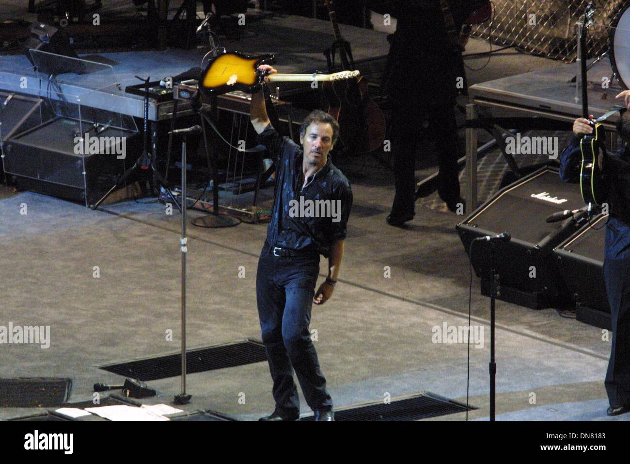 Bruce springsteen 1980 hi-res stock photography and images - Alamy