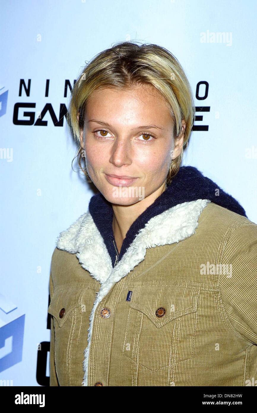 Nintendo gamecube launch hi-res stock photography and images - Alamy