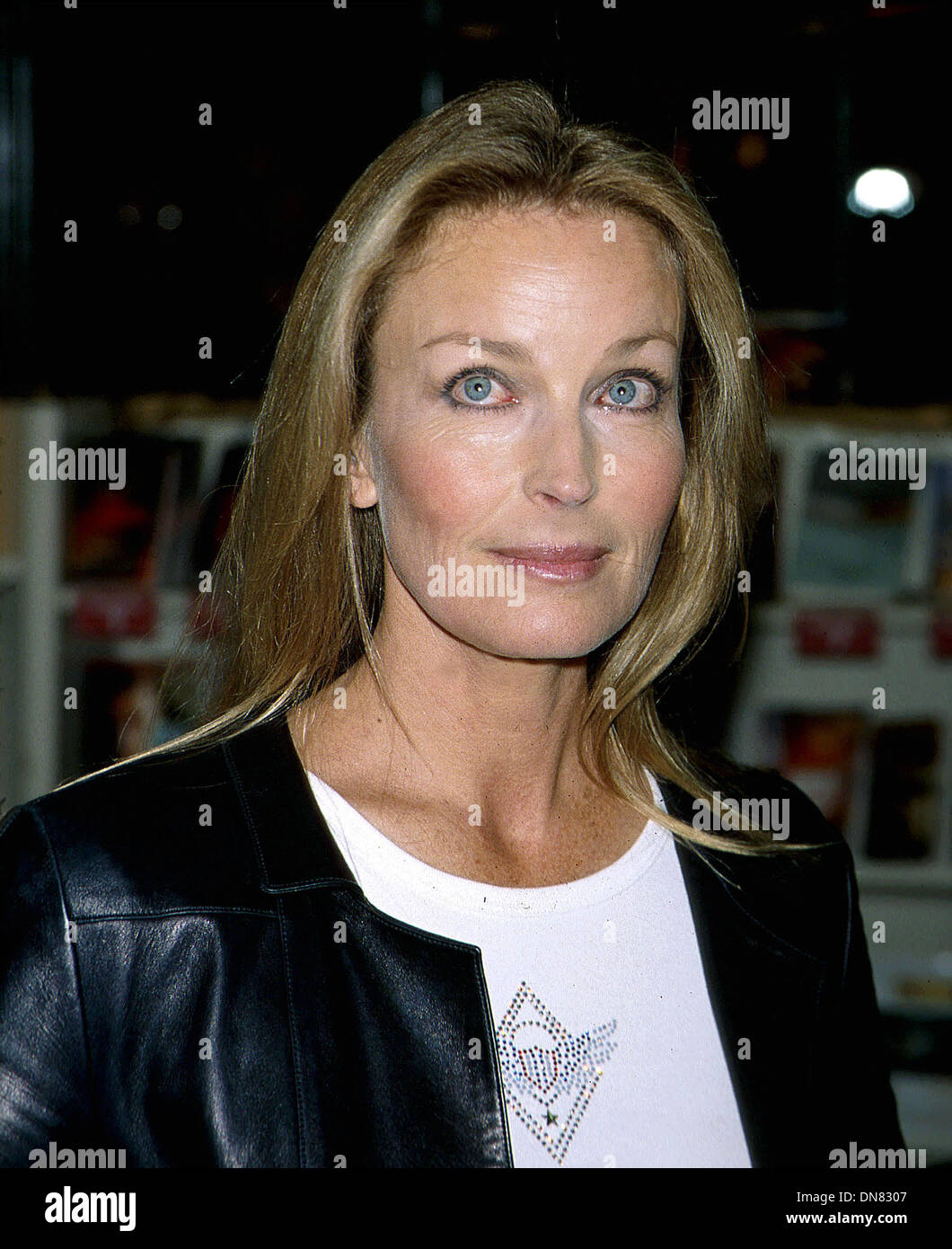 Mar. 3, 2002 - K24253MR: BO DEREK BOOK SIGNING.BRENTANO'S BOOK STORE ...