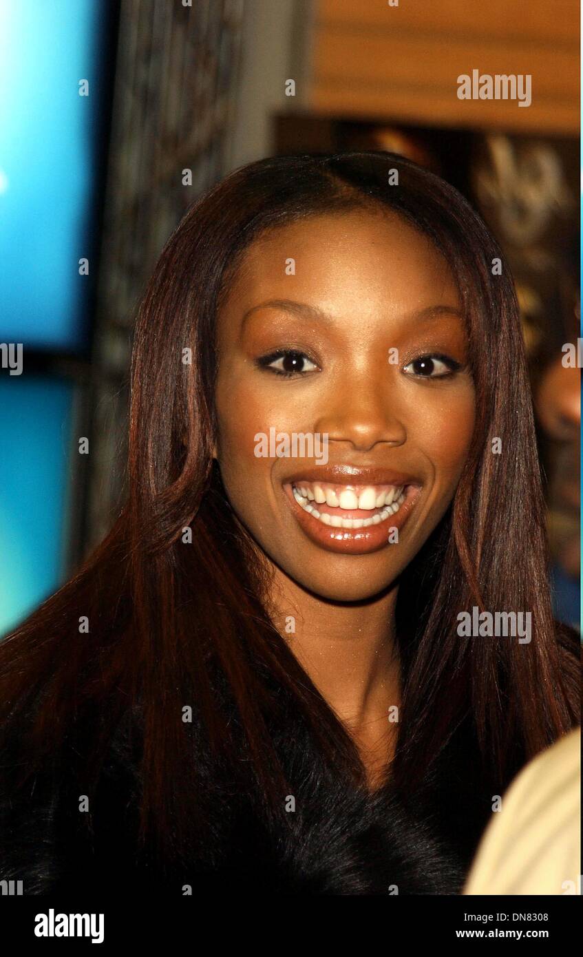 Mar. 5, 2002 - K24306AR SD 0305.BRANDY SIGNING CDS AT THE FYE RECORD ...