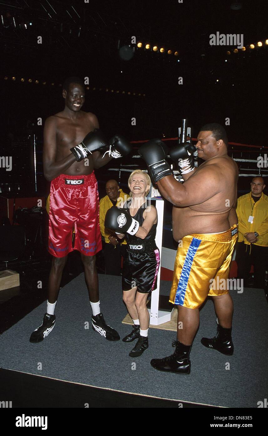 May 15, 2002 - Hollywood, CA, USA - K25002MR: ''CELEBRITY BOXING'' WEIG ...