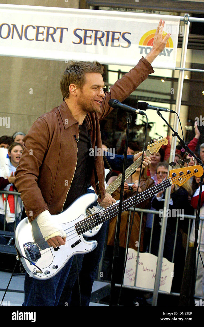 Bryan adams 2002 hi-res stock photography and images - Alamy