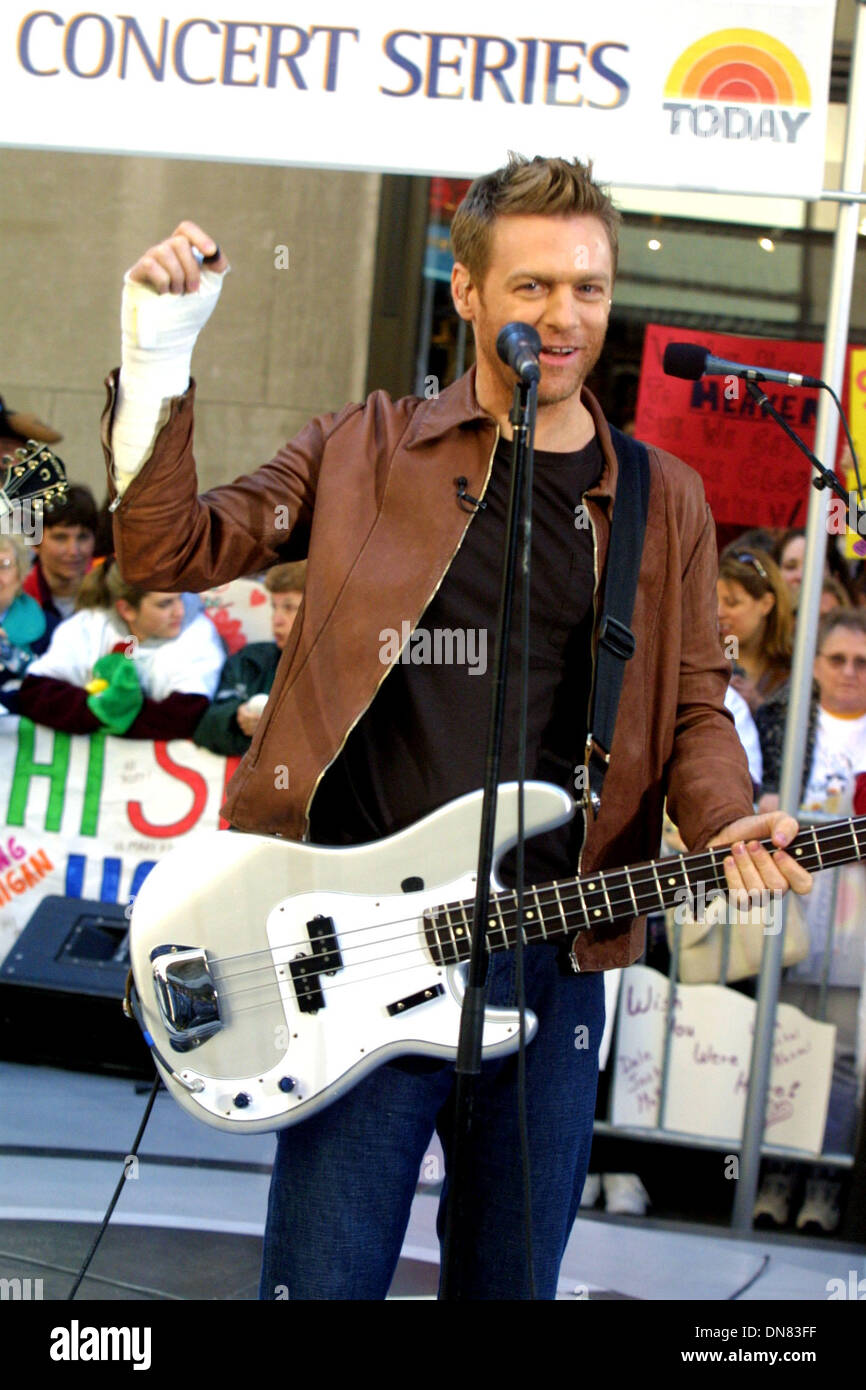 Bryan adams 2002 hi-res stock photography and images - Alamy