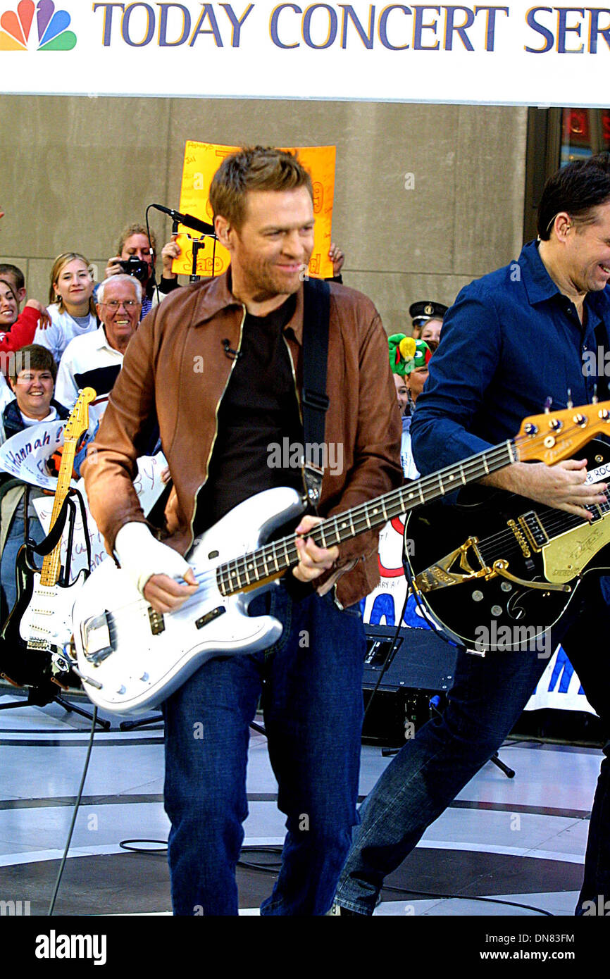 Bryan adams 2002 hi-res stock photography and images - Alamy